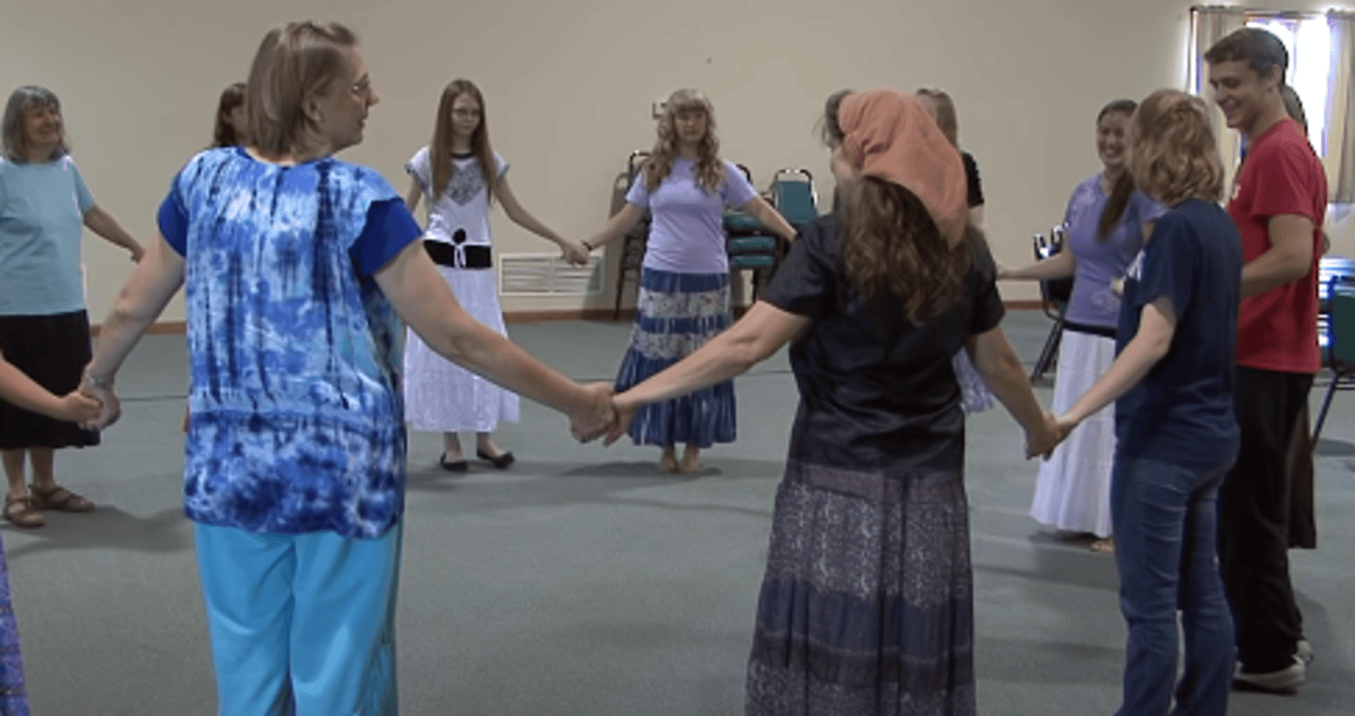 Pravo Hora Dance In Bulgaria: Origin, History, Costumes, Style ...