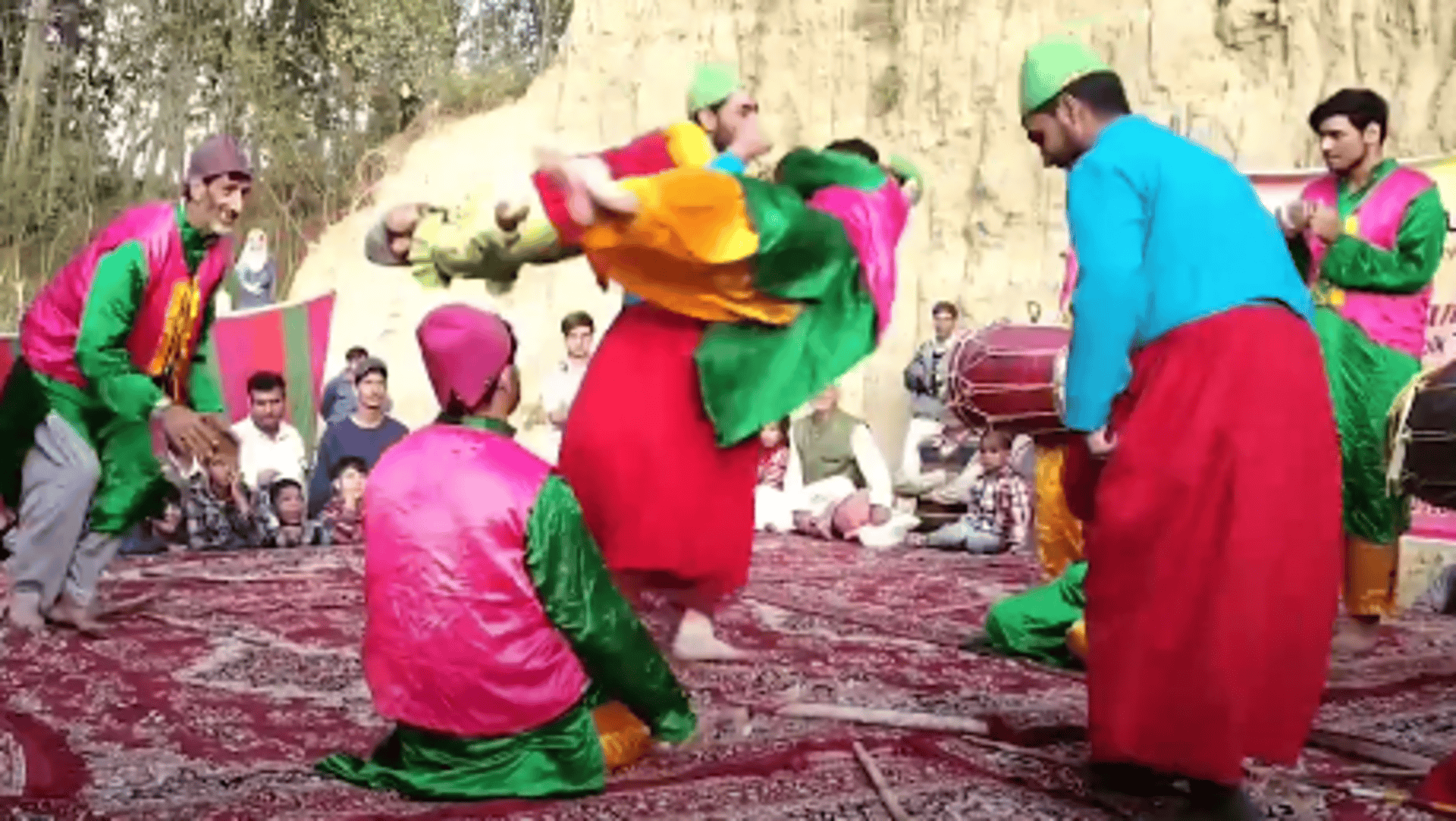Dumhal dance in Jammu And Kashmir: Origin, History, Costumes, Style ...