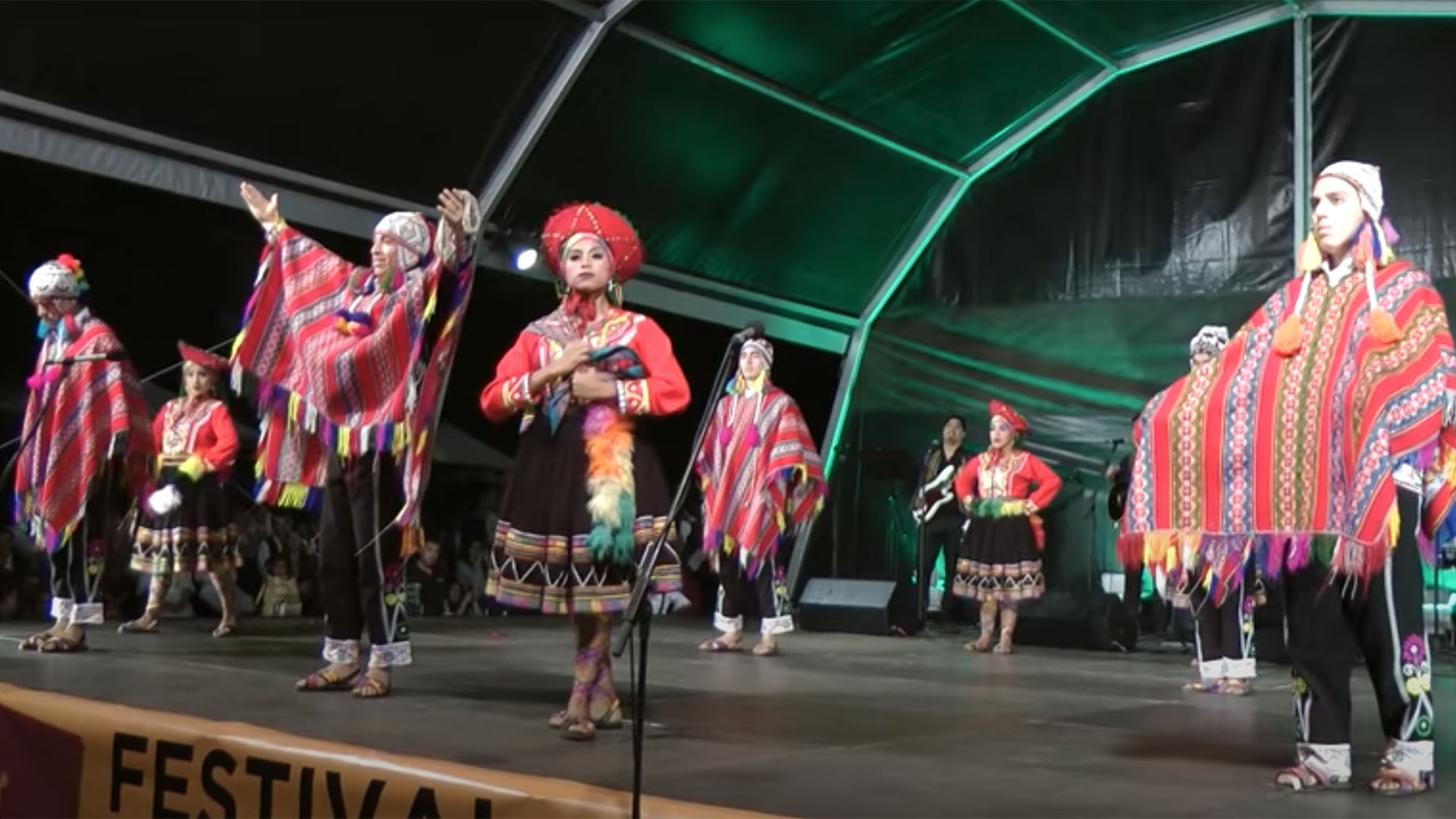 Huayno Dance in Peru: Origin, History, Costumes, Style, Music | DanceUs.org Huayno Dance in Peru: Origin, History, Costumes, Style, Music | DanceUs.org